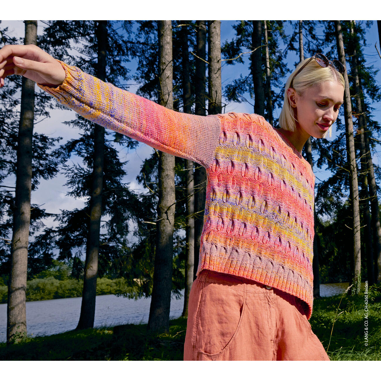 Anleitung 059/5, Pullover aus Illusion von LANG Yarns, 1 versch. Farben